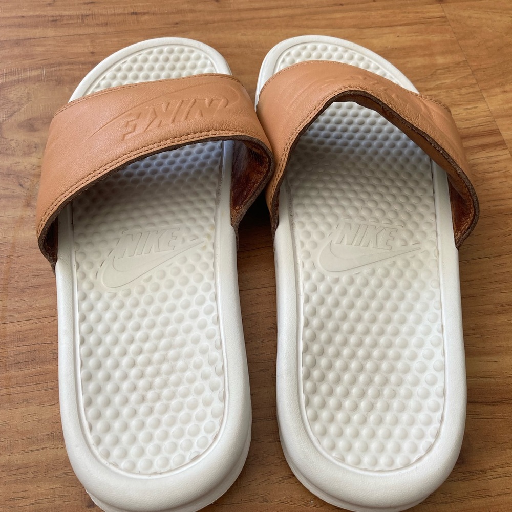 Nike Yeezy Nude Cream Beige Slides - Gem